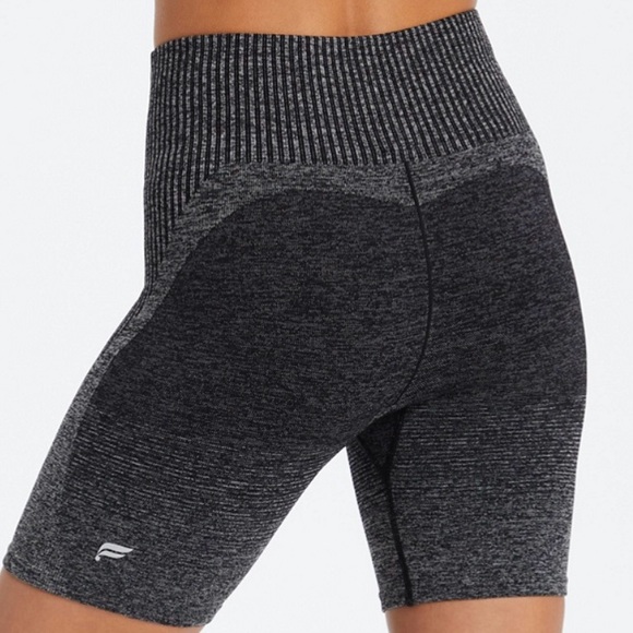 Shorts | Fabletics Ombre Seamless Ultra Highwaisted 6 Short Size Small ...